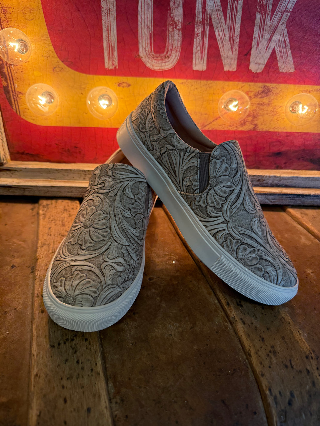 VG Nova Shoe – The Crystal Boot